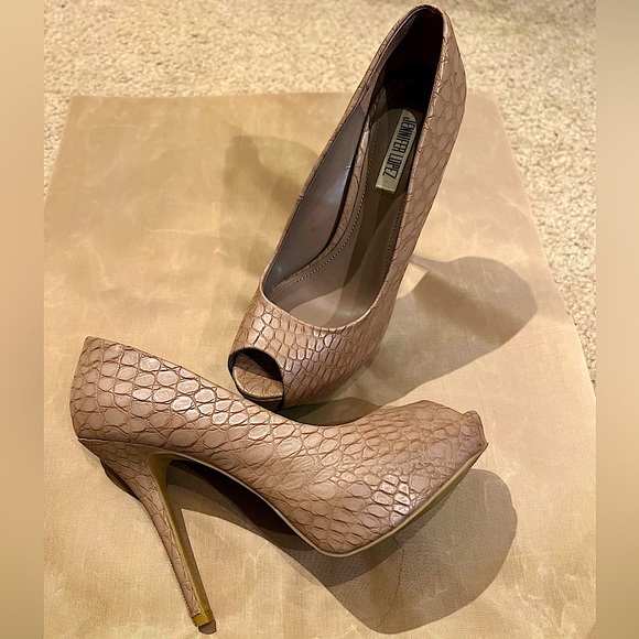 Jennifer Lopez | Shoes | Jennifer Lopez Taupe 8m Pep Toe High Heel ...